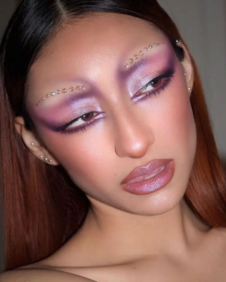 25 Rhinestone Eye Makeup Ideas: Sparkling Looks for Festivals, Concerts ...
