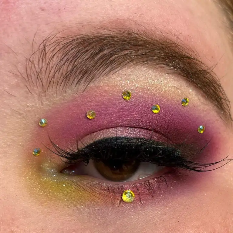 25 Rhinestone Eye Makeup Ideas: Sparkling Looks for Festivals, Concerts ...