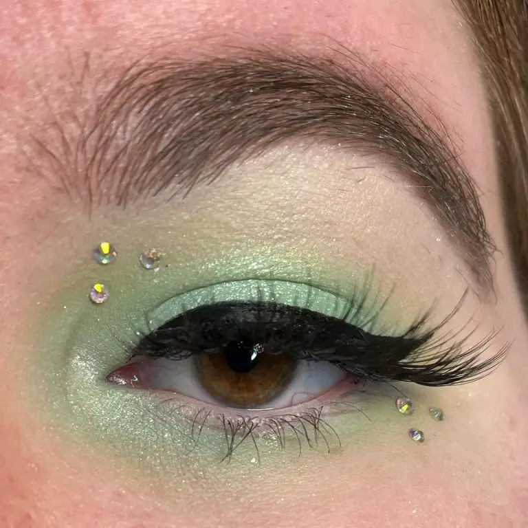 25 Rhinestone Eye Makeup Ideas: Sparkling Looks for Festivals, Concerts ...