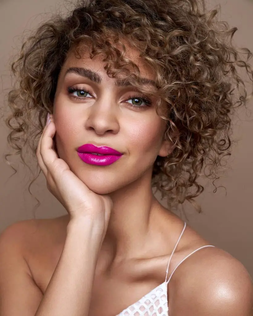 25 Hot Pink Lipstick Ideas: Bold Shades and Makeup Looks for Every Occasion