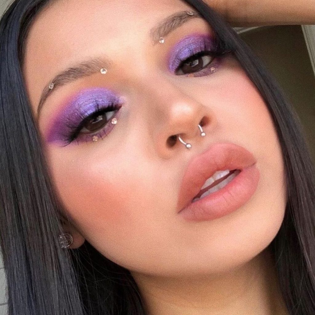 25 Rhinestone Eye Makeup Ideas: Sparkling Looks for Festivals, Concerts ...