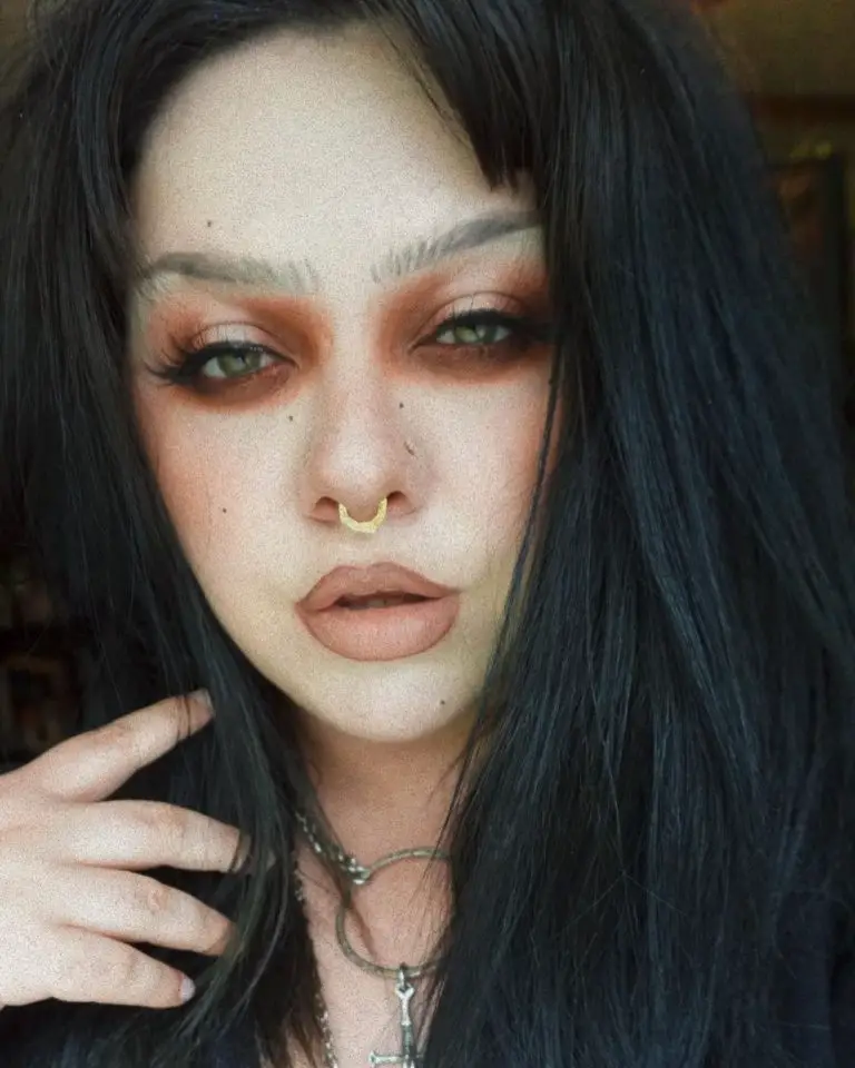 25 Goth Makeup Ideas: From Subtle to Glamorous Looks