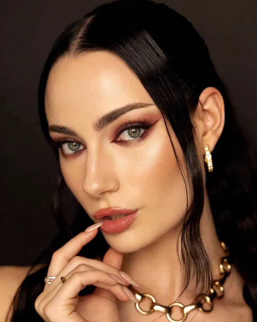 Siren Eye Makeup: 25 Captivating Ideas for Dark, Smokey, and Everyday Looks