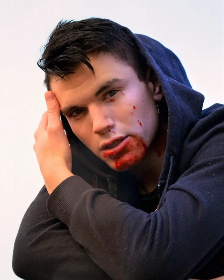 25 Vampire Makeup Ideas for Men: Easy and Gothic Looks for Halloween