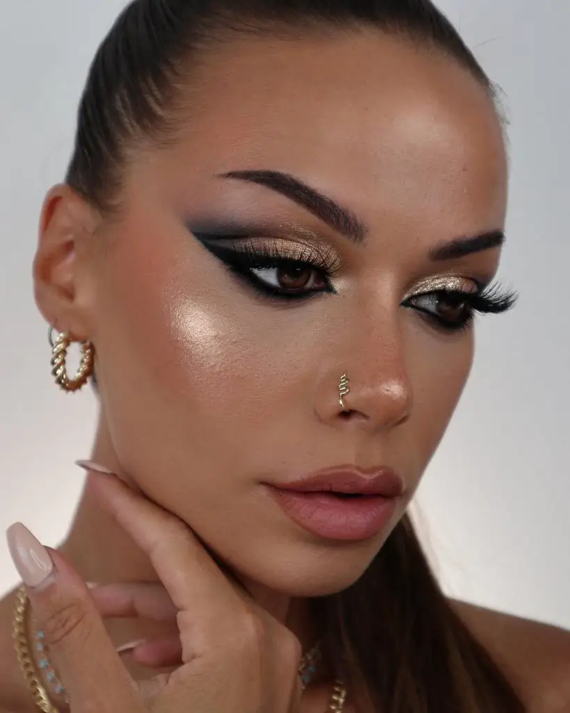 31 Stunning Gold Eye Makeup Looks - Perfect for Weddings, Prom, and ...