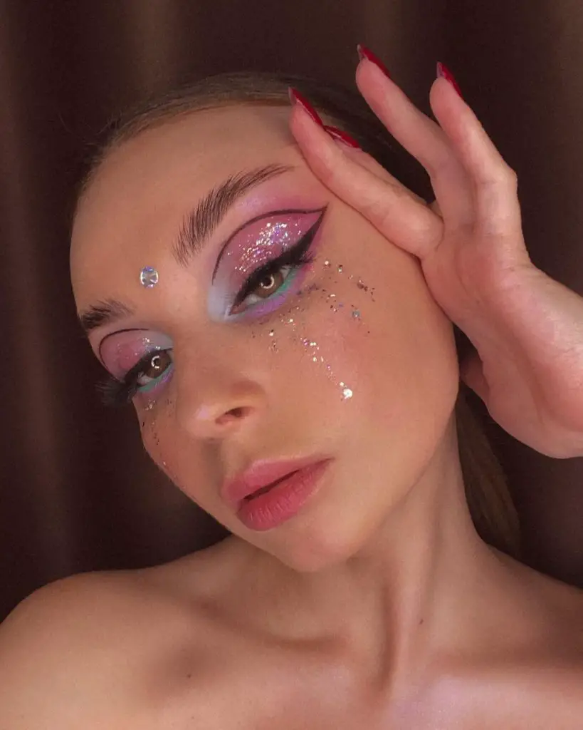27 Euphoria Makeup Looks: Inspired by Maddie, Jules, Rue, and Cassie ...
