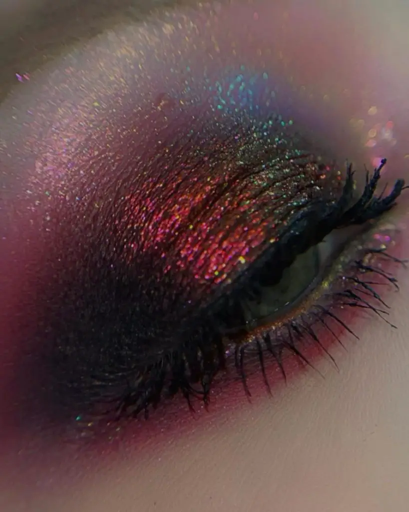 Red Eye Makeup: 29 Ideas for Bold, Subtle, and Smokey Looks - Step by ...