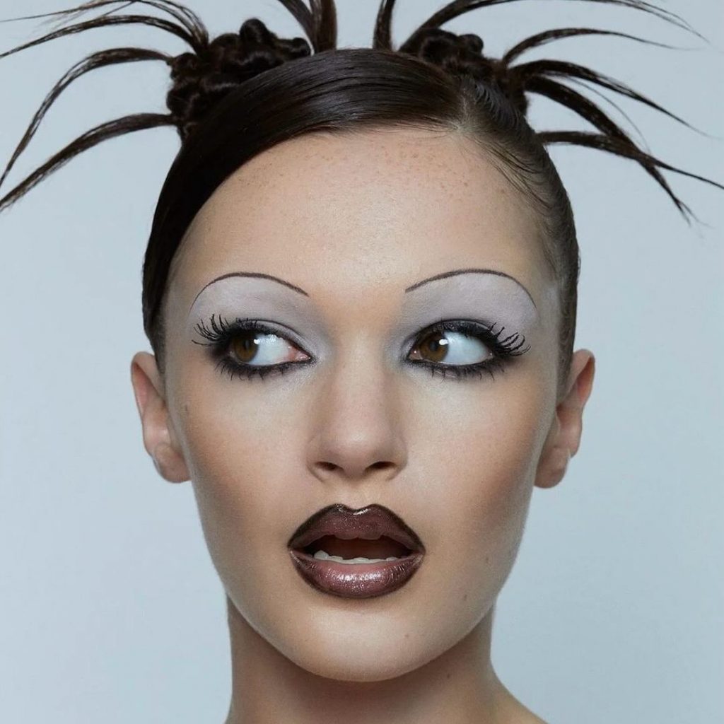 Makeup 00s 27 Ideas - Retro, Punk, and Glam Looks Inspired by the 2000s