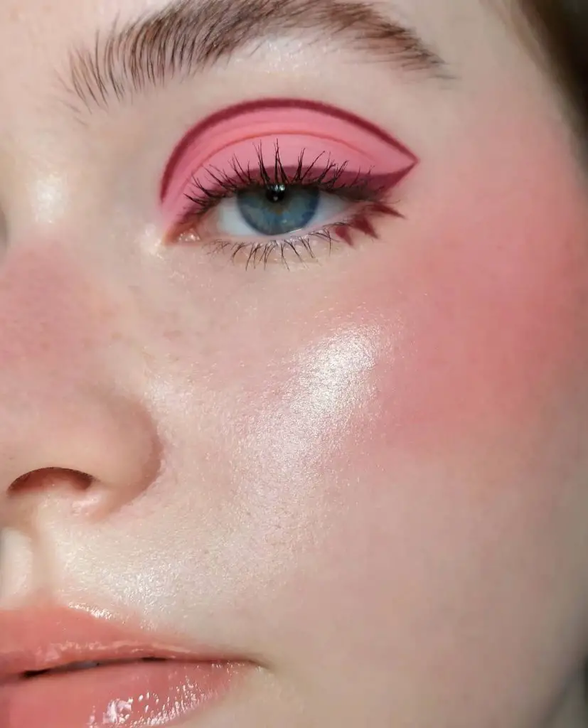 25 Ideas for 60s Eye Makeup: Retro Tutorials and Modern Twists