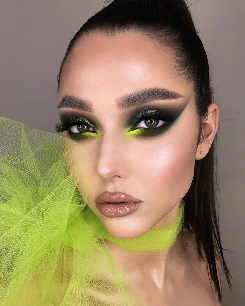 Dark Eye Makeup: 29 Ideas for Smokey, Bold, and Dramatic Looks