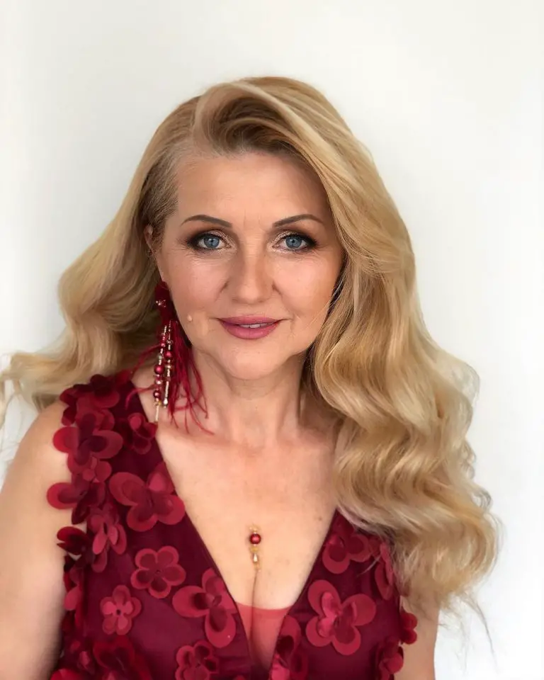 27 Makeup Ideas for Women 50 and Older: Natural, Elegant, and Tutorial Tips