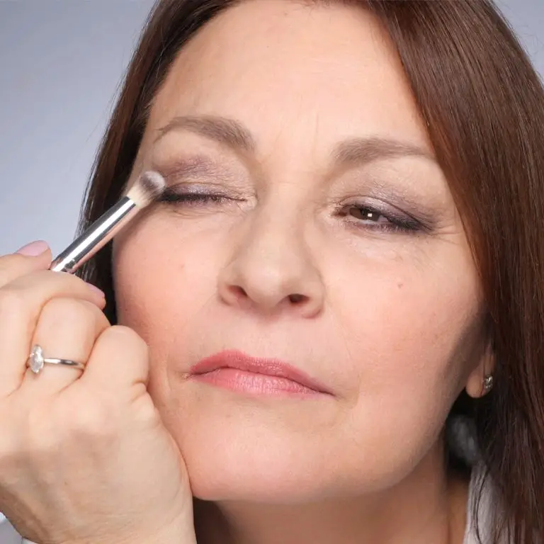 Eye Makeup for Mature Women: 25 Ideas and Tips for Flattering Looks