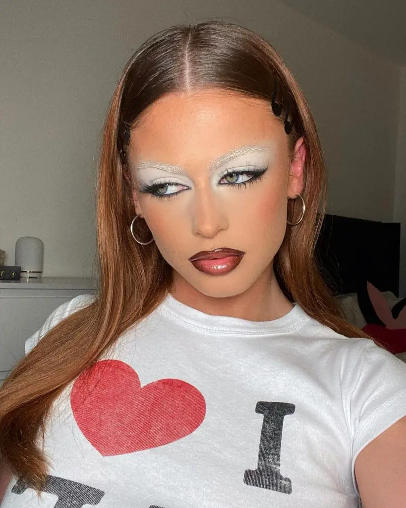 Makeup 00s 27 Ideas - Retro, Punk, and Glam Looks Inspired by the 2000s