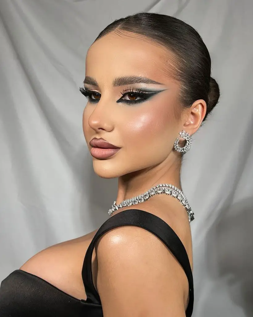 Dramatic Eye Makeup: 27 Ideas and Step-by-Step Tutorials for Stunning Looks