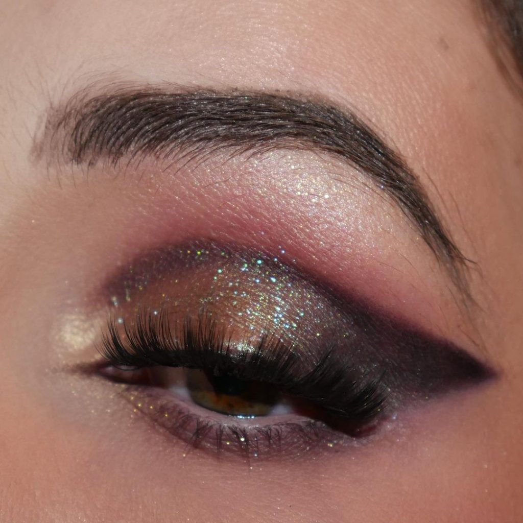 Siren Eye Makeup: 25 Captivating Ideas for Dark, Smokey, and Everyday Looks