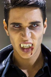 25 Vampire Makeup Ideas for Men: Easy and Gothic Looks for Halloween