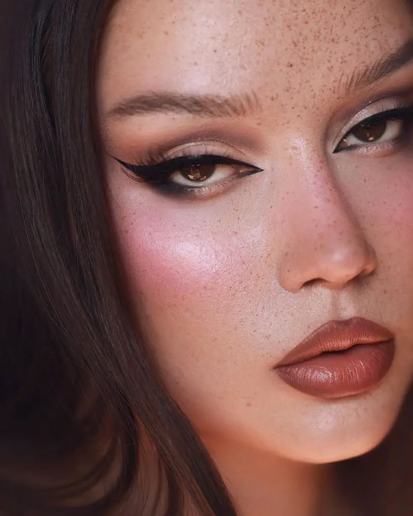 Siren Eye Makeup: 25 Captivating Ideas for Dark, Smokey, and Everyday Looks