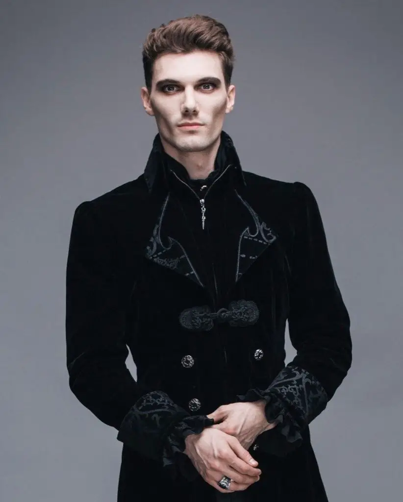 25 Vampire Makeup Ideas for Men: Easy and Gothic Looks for Halloween