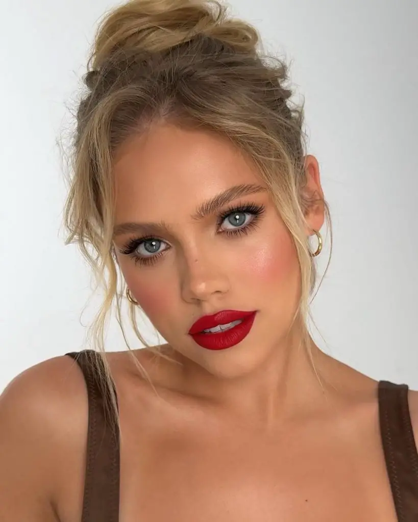 Birthday Makeup: 27 Glamorous and Fun Ideas for Every Celebration