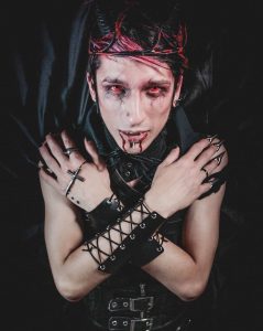 25 Vampire Makeup Ideas for Men: Easy and Gothic Looks for Halloween