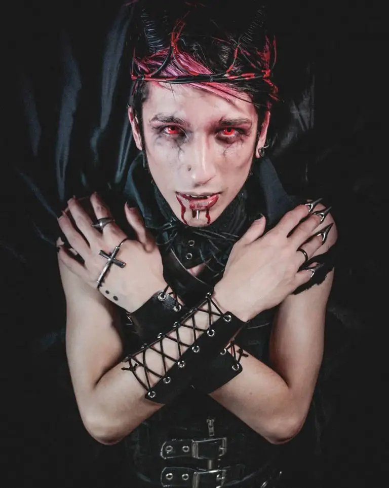 25 Vampire Makeup Ideas for Men: Easy and Gothic Looks for Halloween