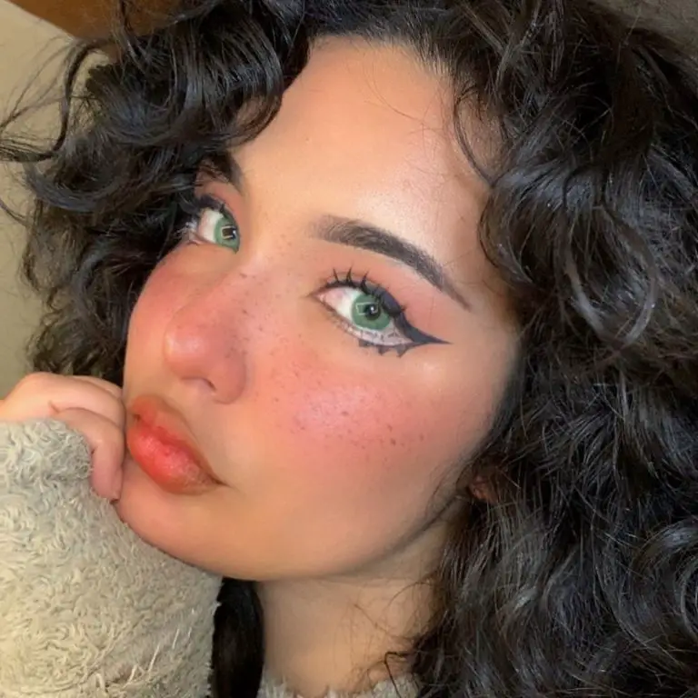 27 Egirl Makeup Ideas: Soft, Dark, and Gothic Looks with Tutorials and ...