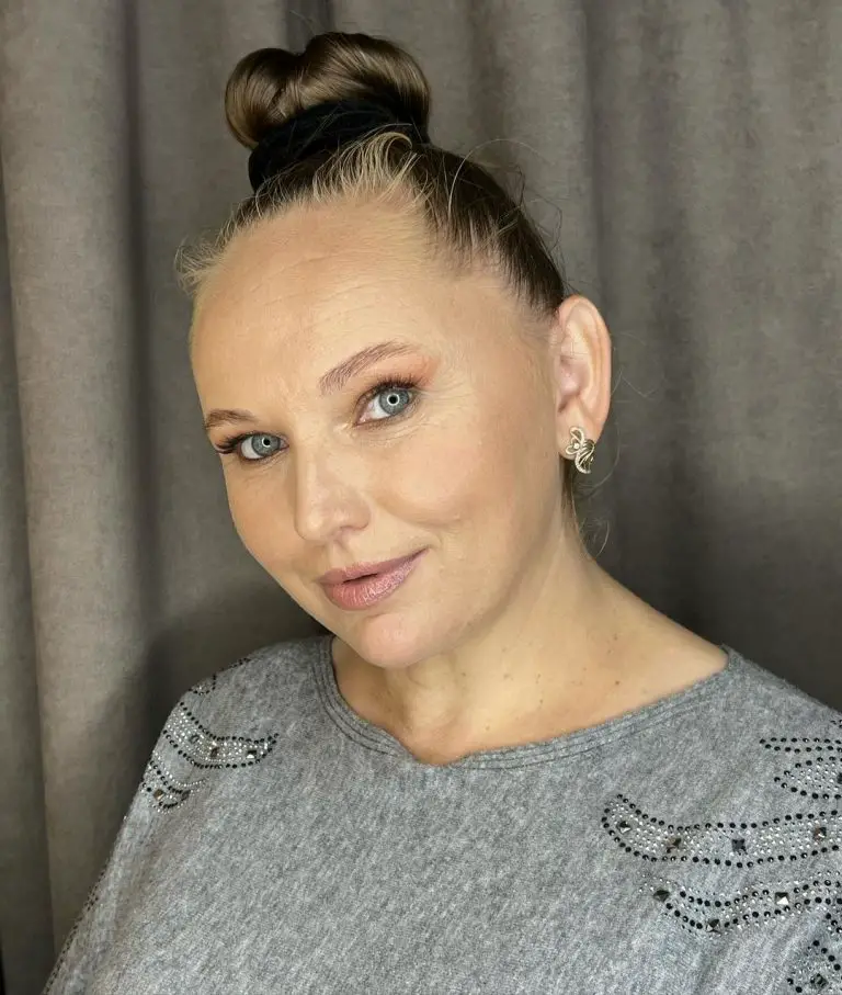 27 Makeup Ideas for Women 50 and Older: Natural, Elegant, and Tutorial Tips