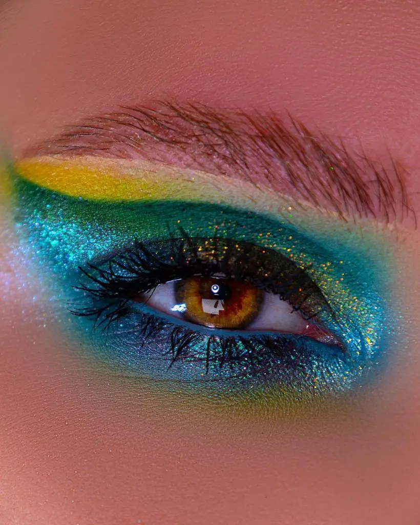 Glitter Eye Makeup: 25 Sparkling Ideas for Every Occasion