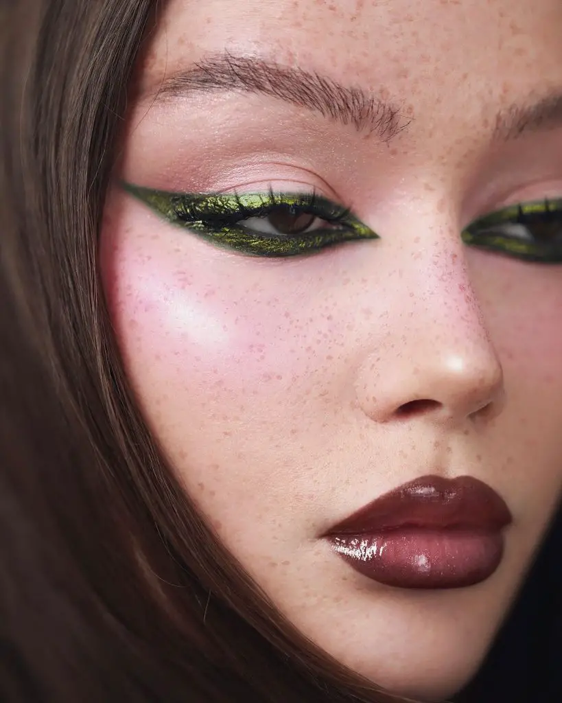 Siren Eye Makeup: 25 Captivating Ideas for Dark, Smokey, and Everyday Looks