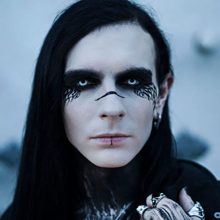 25 Vampire Makeup Ideas for Men: Easy and Gothic Looks for Halloween