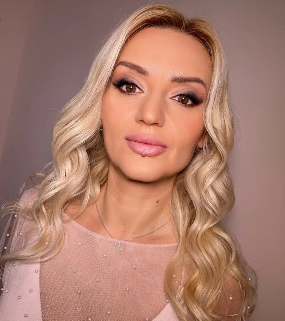 27 Makeup Ideas for Women 50 and Older: Natural, Elegant, and Tutorial Tips