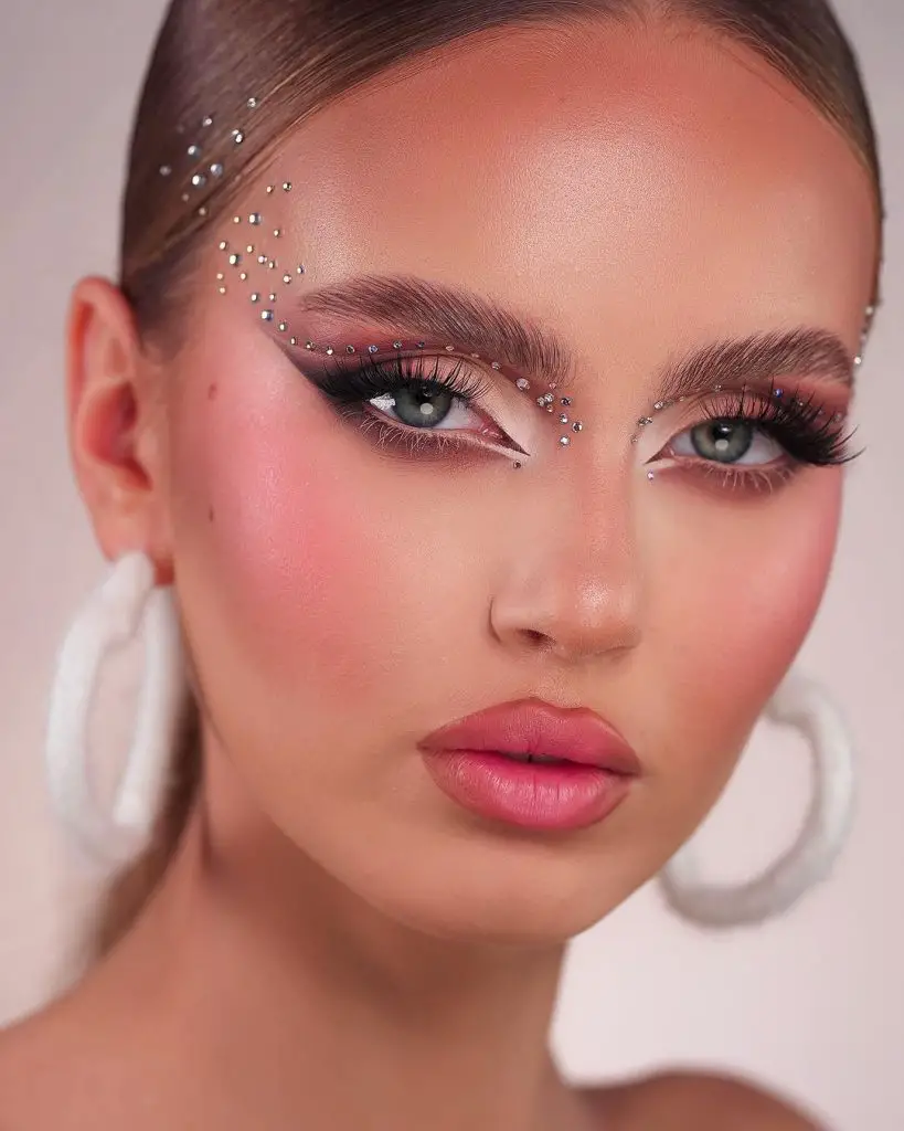 Birthday Makeup: 27 Glamorous and Fun Ideas for Every Celebration