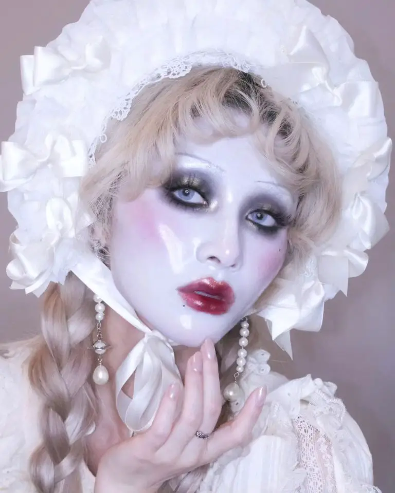 Porcelain Doll Makeup: 25 Spooky and Pretty Ideas for Halloween and Beyond