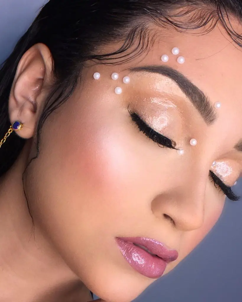 Wet Makeup: 27 Creative and Dewy Ideas for Natural and Editorial Looks