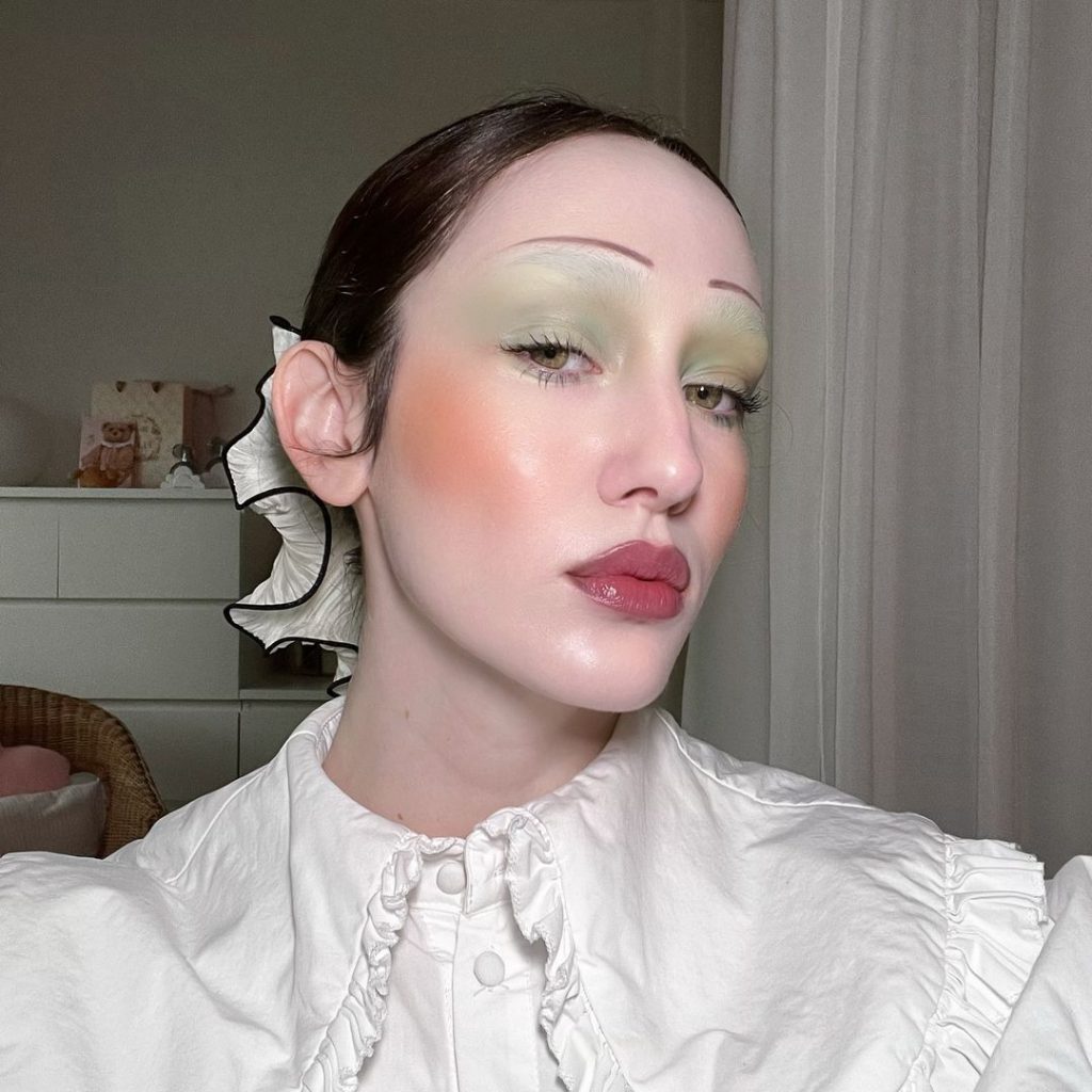 Porcelain Doll Makeup: 25 Spooky and Pretty Ideas for Halloween and Beyond