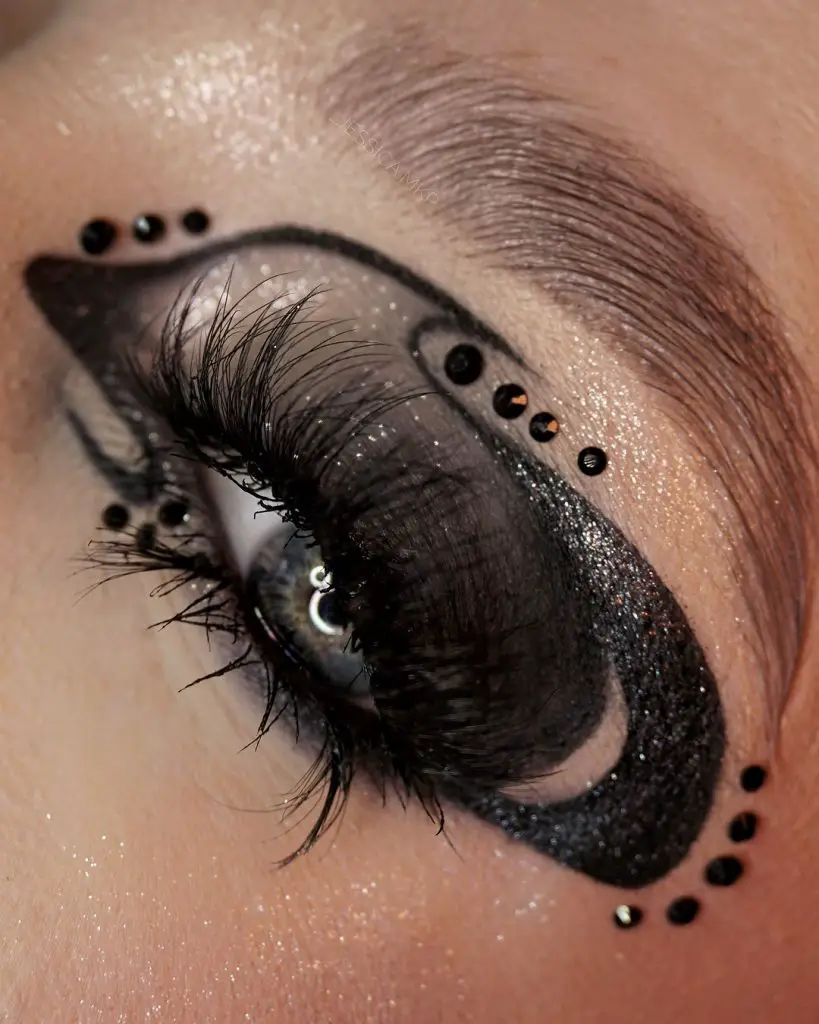 27 Ideas for Dark Halloween Makeup: Spooky and Creative Looks for Men ...