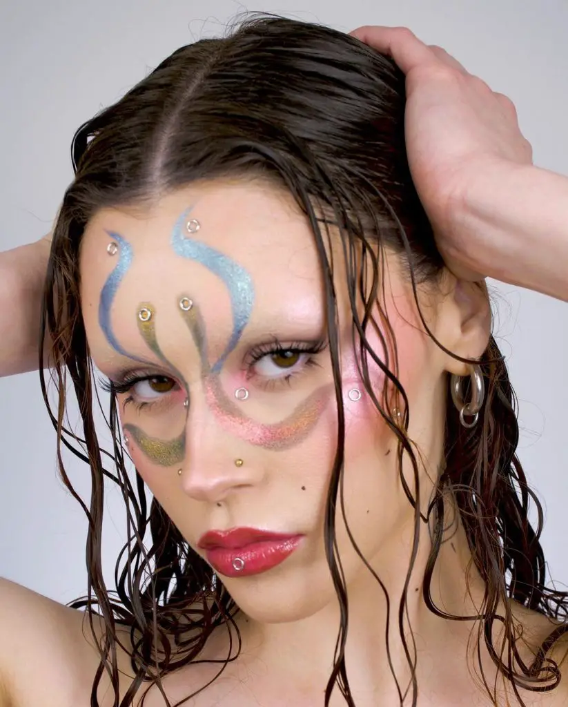 29 Sea Siren Makeup Ideas for Halloween - Dark and Fantasy Mermaid Looks