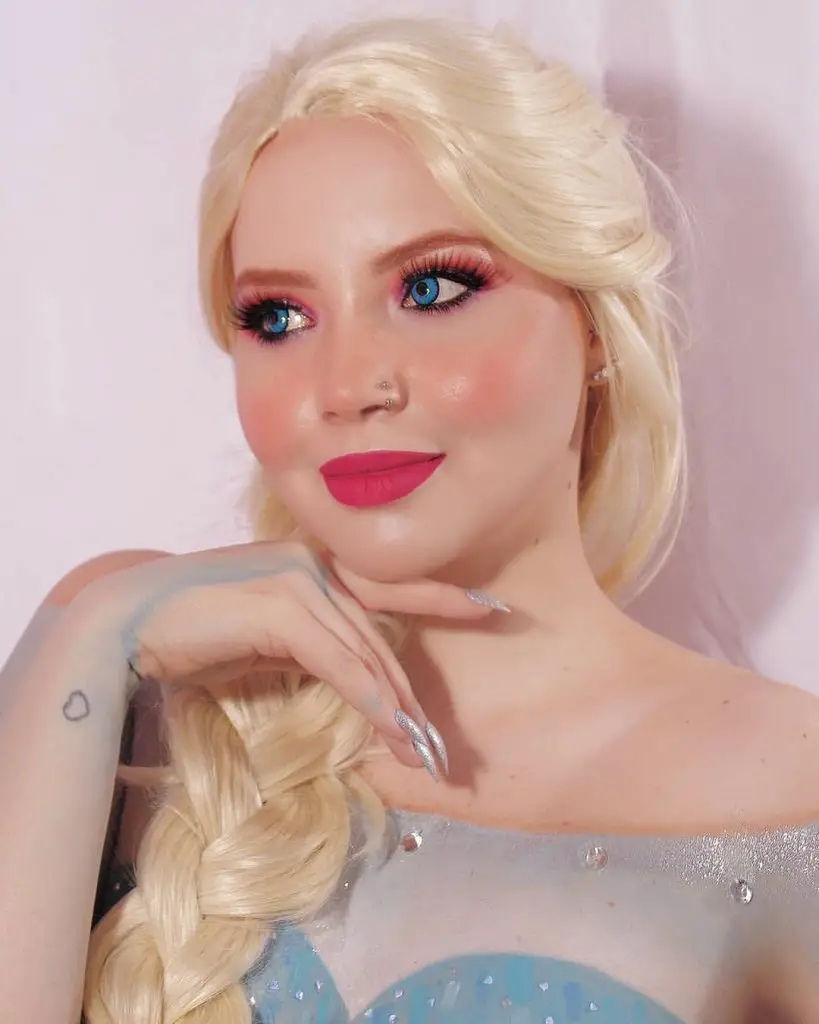 25 Enchanting Elsa Makeup Ideas: Transform into the Ice Queen - owixiwo.com