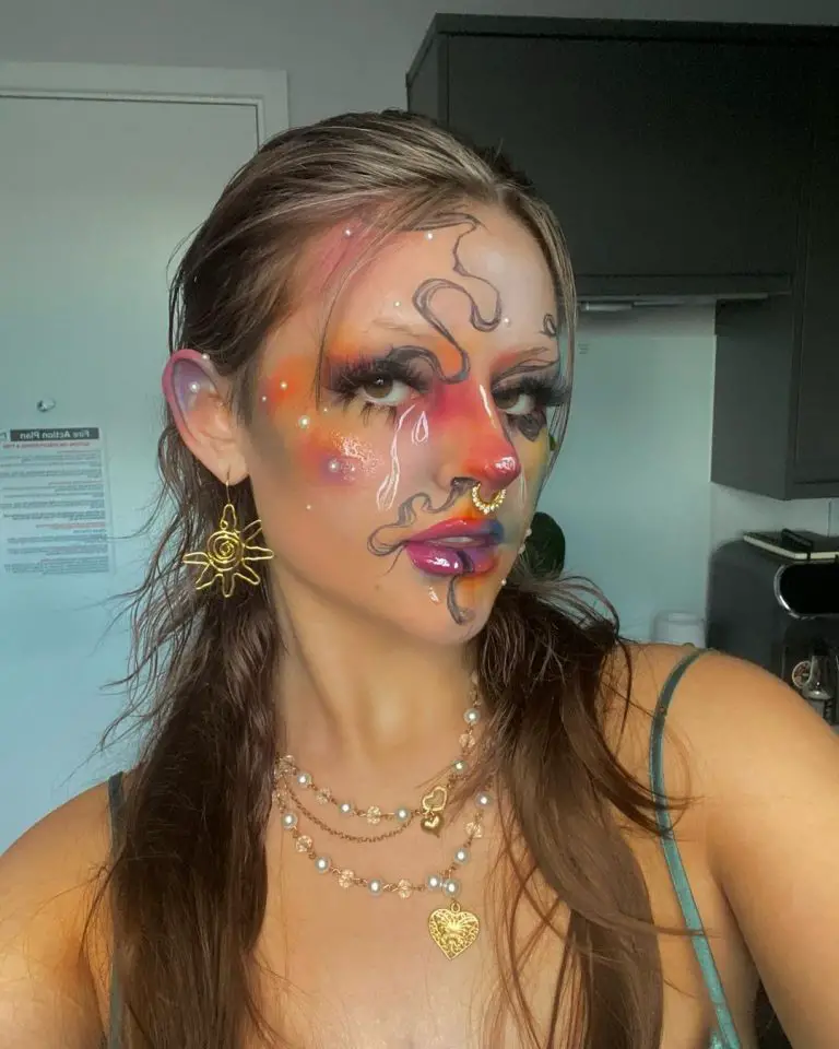 29 Sea Siren Makeup Ideas for Halloween - Dark and Fantasy Mermaid Looks