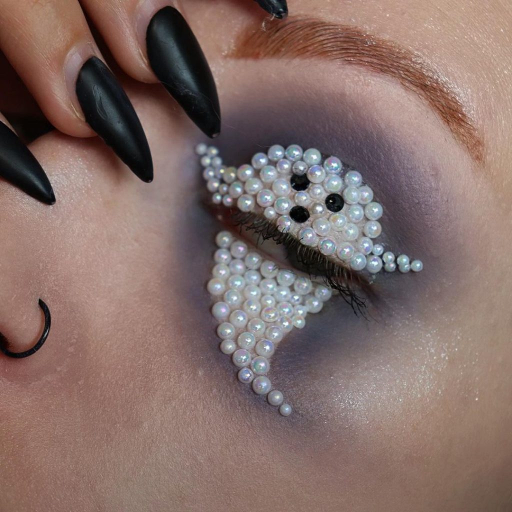 25 Ghost Makeup Ideas: Easy, Pretty, and Spooky Looks for Halloween