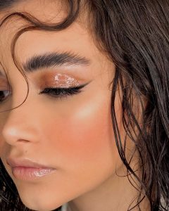 Wet Makeup: 27 Creative and Dewy Ideas for Natural and Editorial Looks