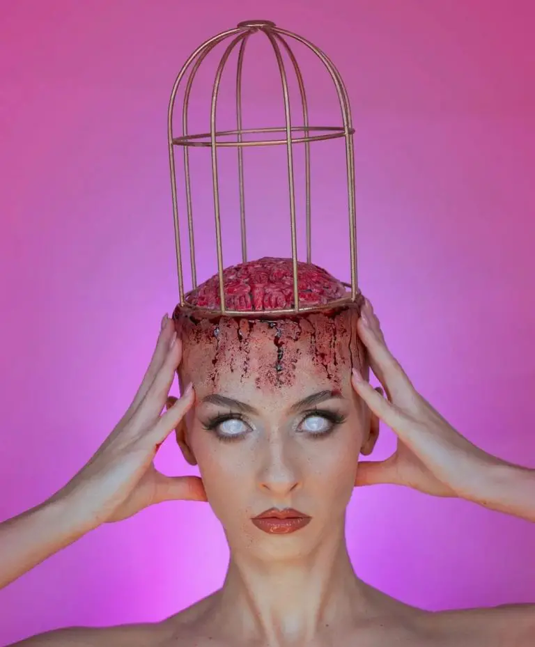 25 Scary Surgical Victim Makeup Ideas for Halloween - Creative and ...