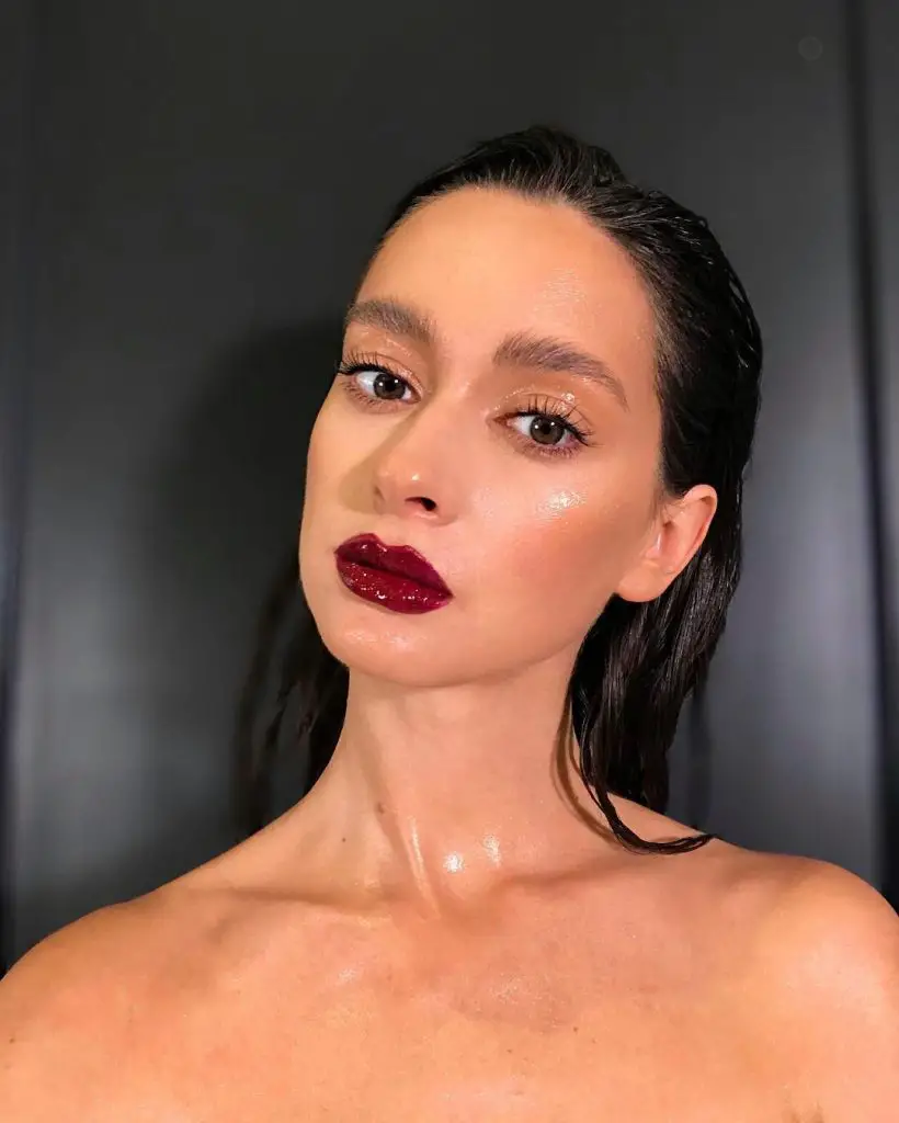 Wet Makeup: 27 Creative and Dewy Ideas for Natural and Editorial Looks