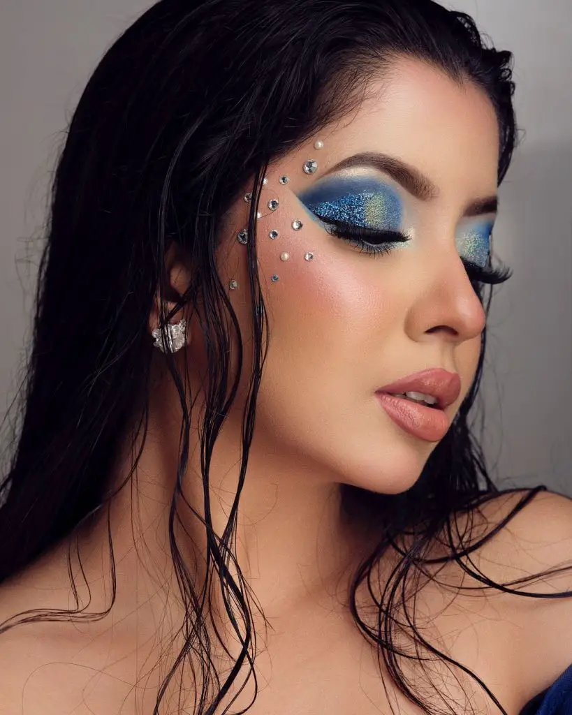 29 Sea Siren Makeup Ideas for Halloween - Dark and Fantasy Mermaid Looks