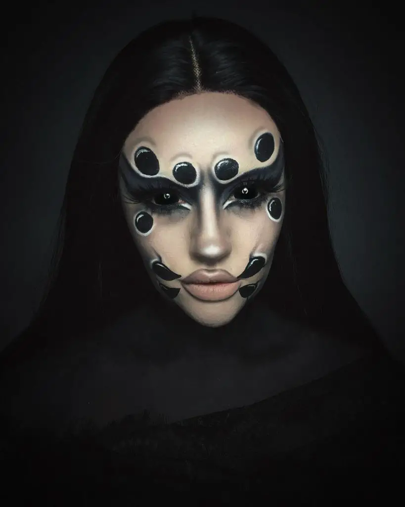 27 Spooky Makeup Ideas - Easy and Creative Looks for Halloween 2024