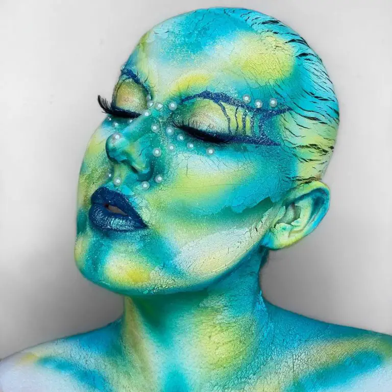 29 Sea Siren Makeup Ideas for Halloween - Dark and Fantasy Mermaid Looks
