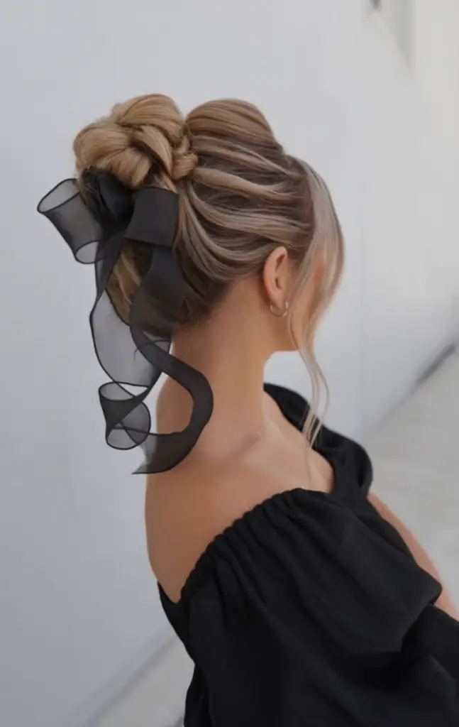 Best Spring Bun Hairstyles 2025 – Sleek, Messy, Low, Curly & Braided ...